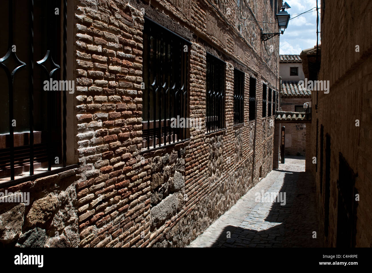 Very narrow lane hi-res stock photography and images - Alamy