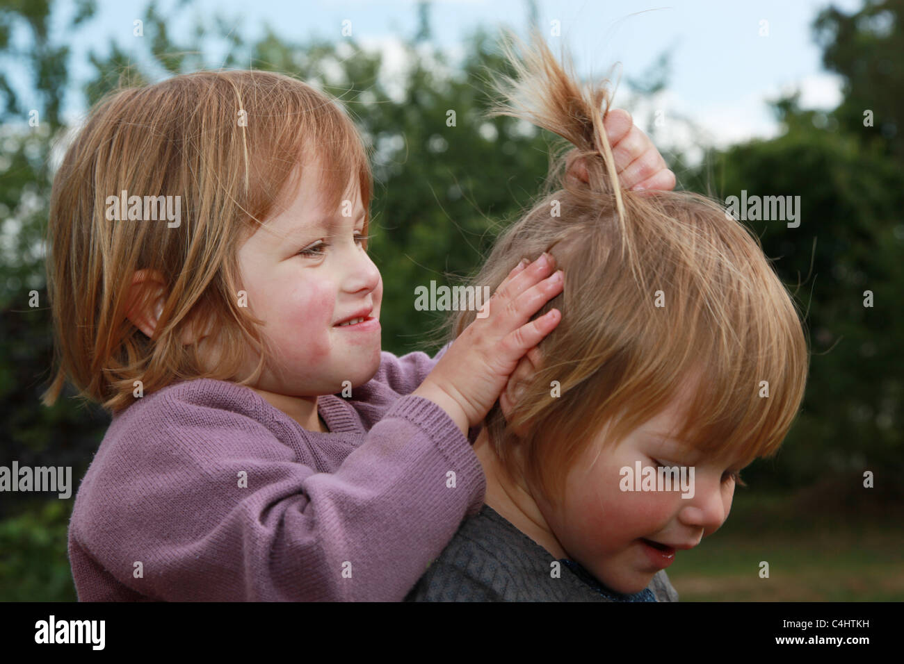 Giggling children hi-res stock photography and images - Alamy