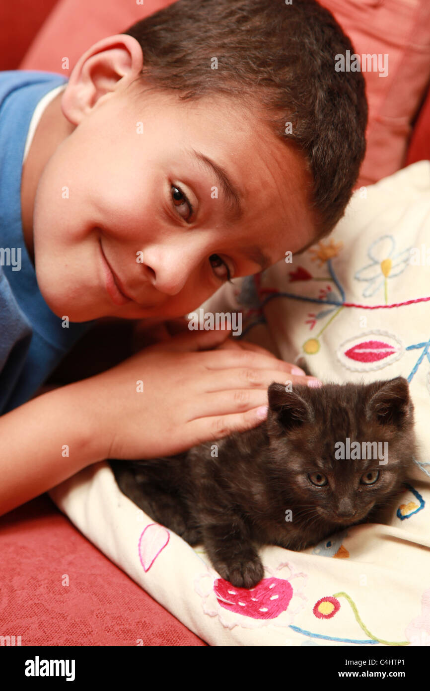 Young boy with kitten Stock Photo - Alamy