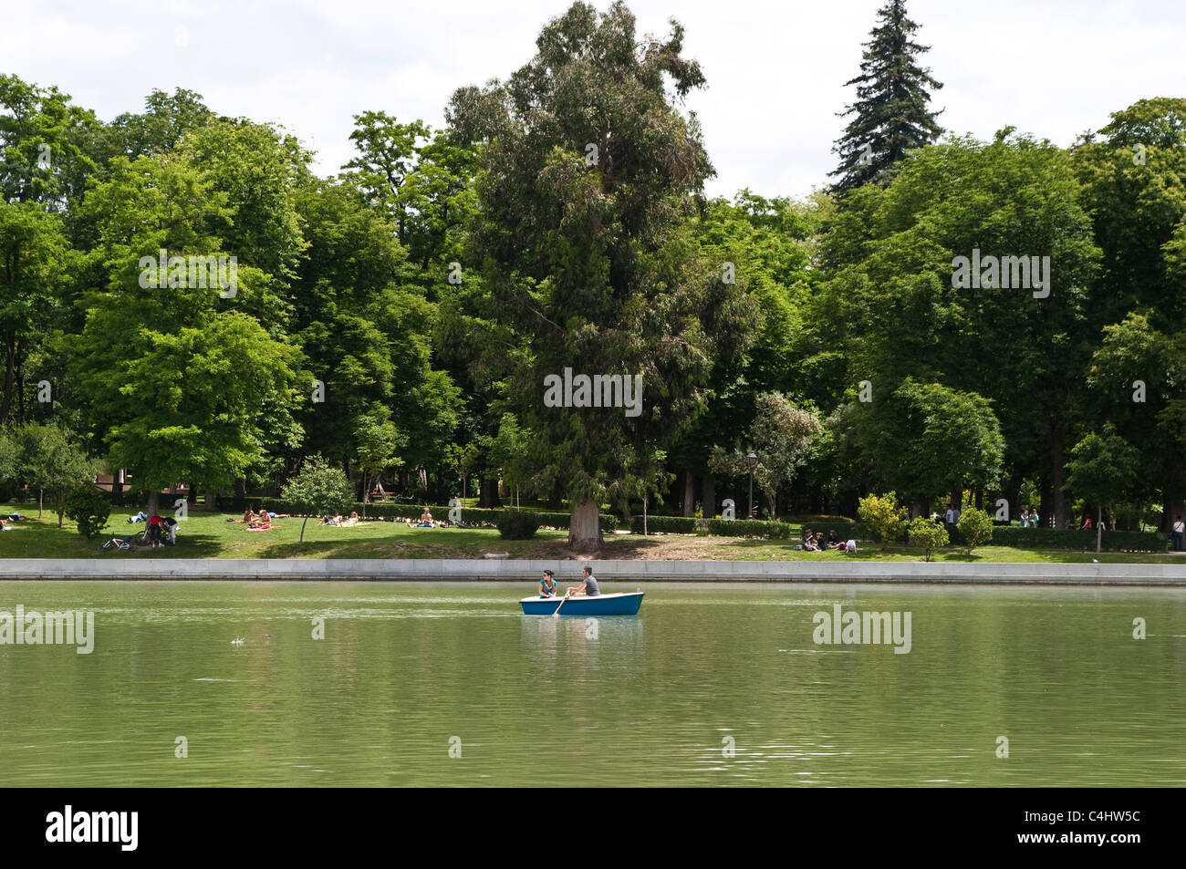 Boat rowing, El Retiro park, Madrid, Spain Stock Photo - Alamy
