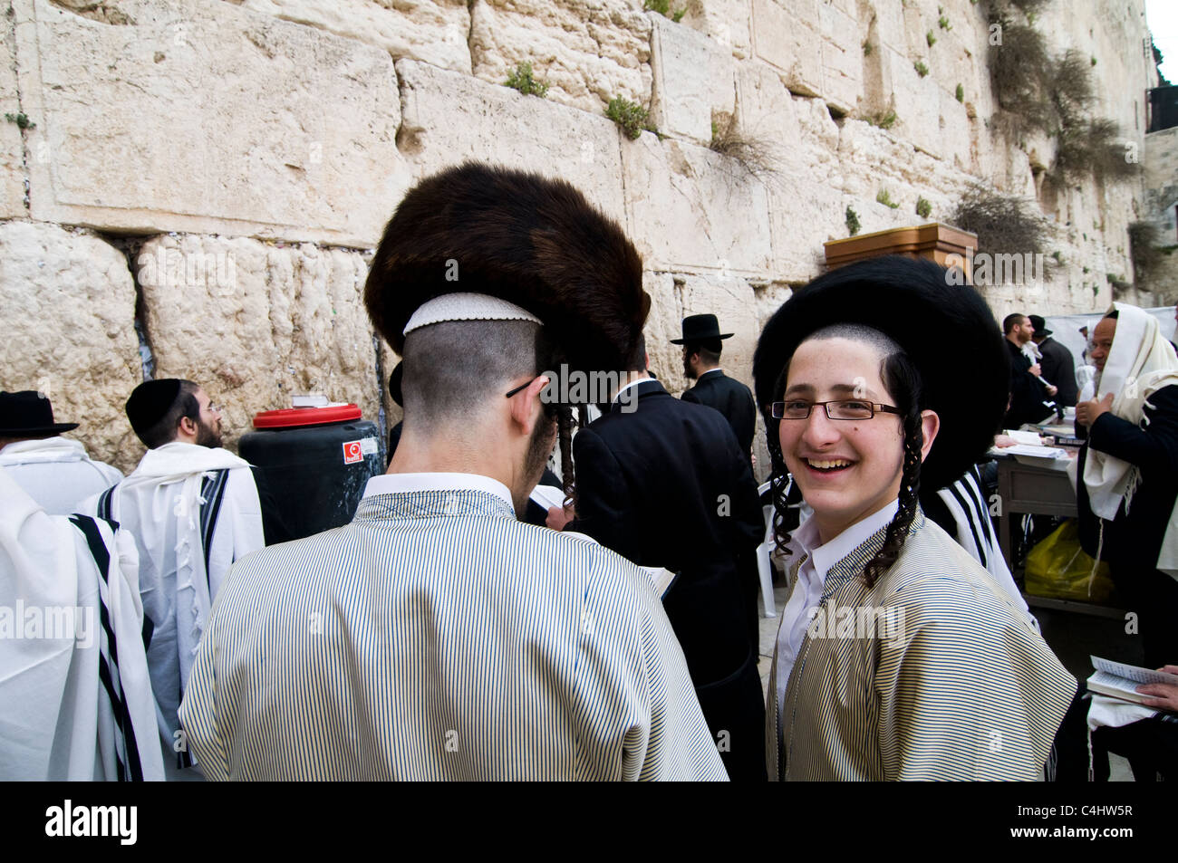 Hasidic Orthodox Jews pray at the Wailing wall during the Passover ...