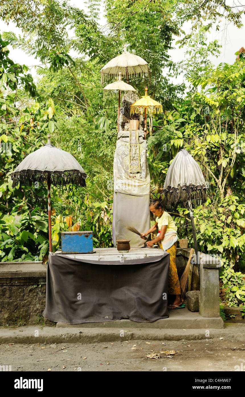 roadside shrine in bali indonesia Stock Photo - Alamy