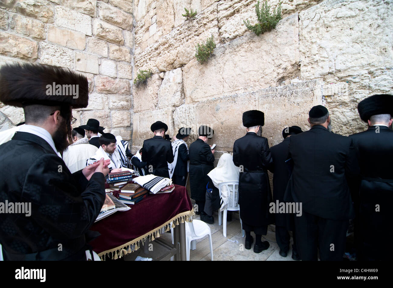 Hasidic Orthodox Jews pray at the Wailing wall during the Passover ...