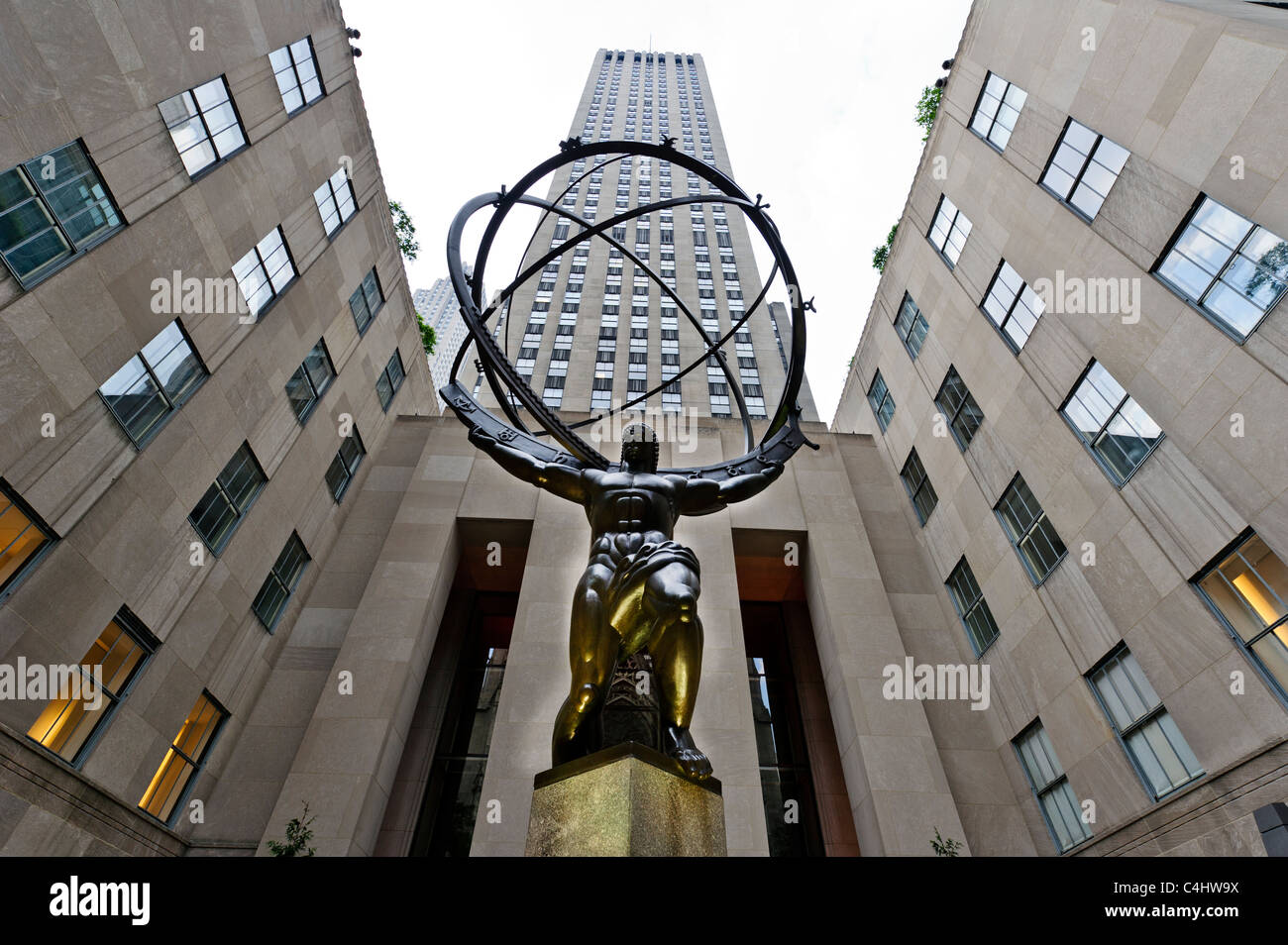 Atlas holding the heaven on his shoulders, Rockefeller Center, New York ...