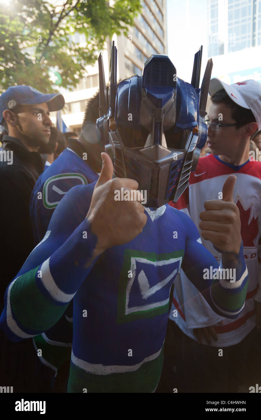 Large group of people hockey sport hi-res stock photography and images ...