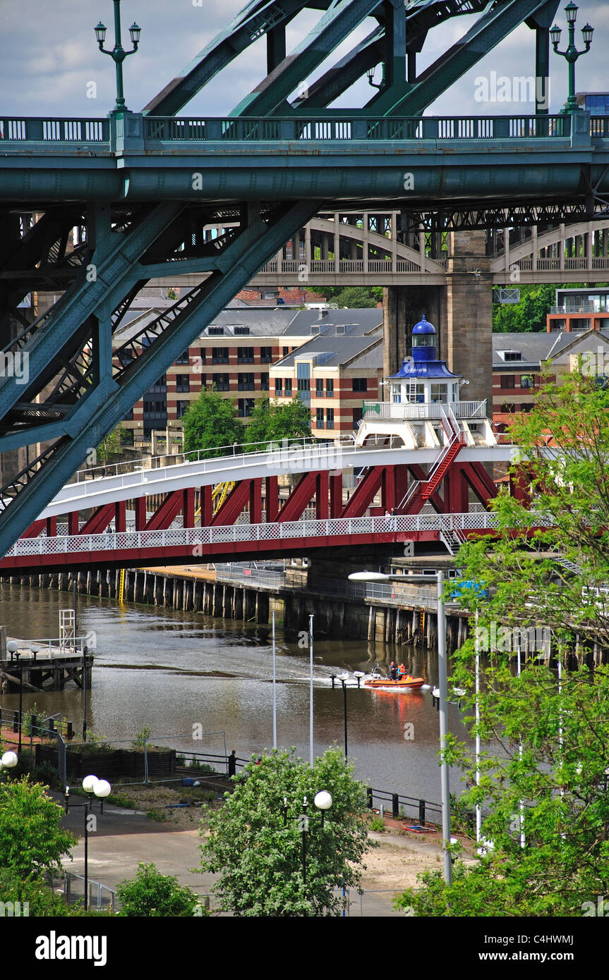 City view across River Tyne, Newcastle upon Tyne, Tyne and Wear ...