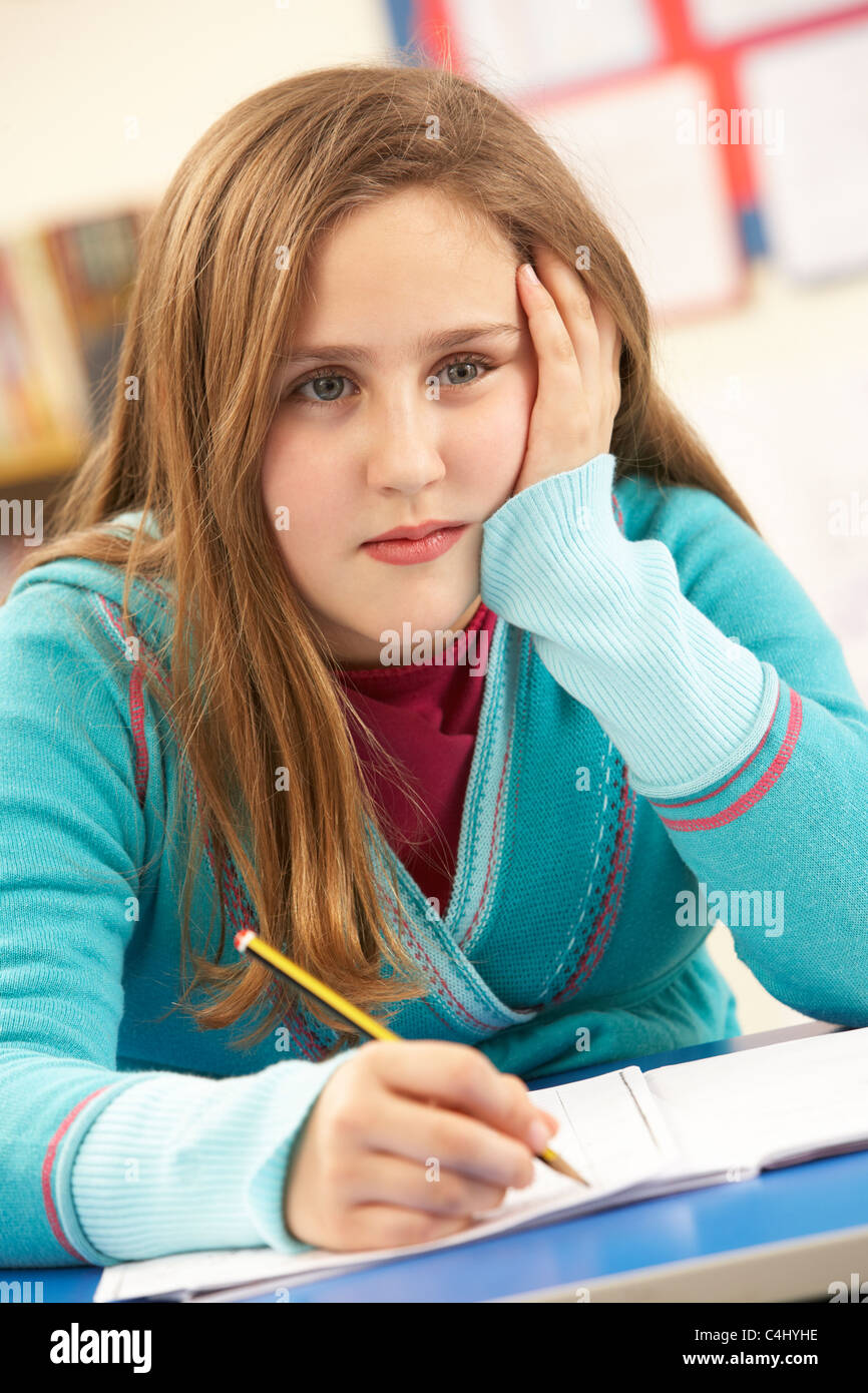 9 years old girl school uniform hi-res stock photography and images - Alamy