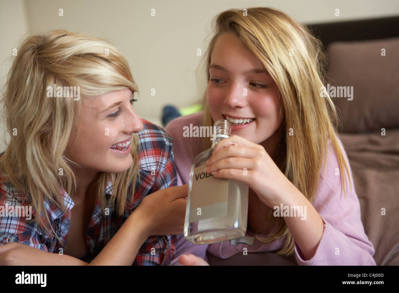 Underage drinking hi-res stock photography and images - Alamy