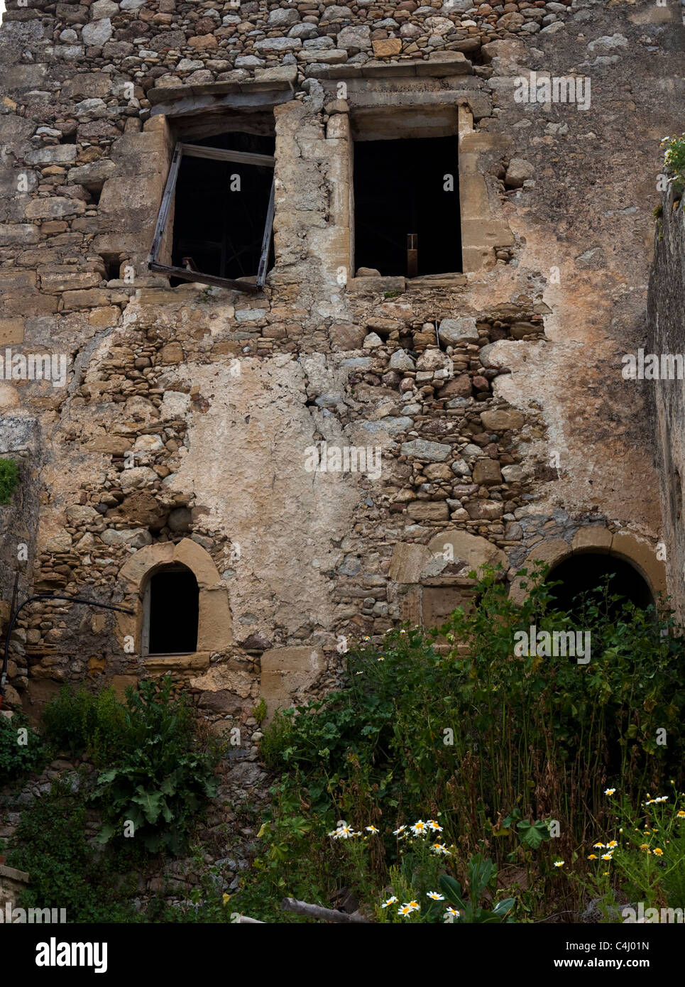 Old abandoned house in the ancient Hellenic city of Polyrinia, Crete ...