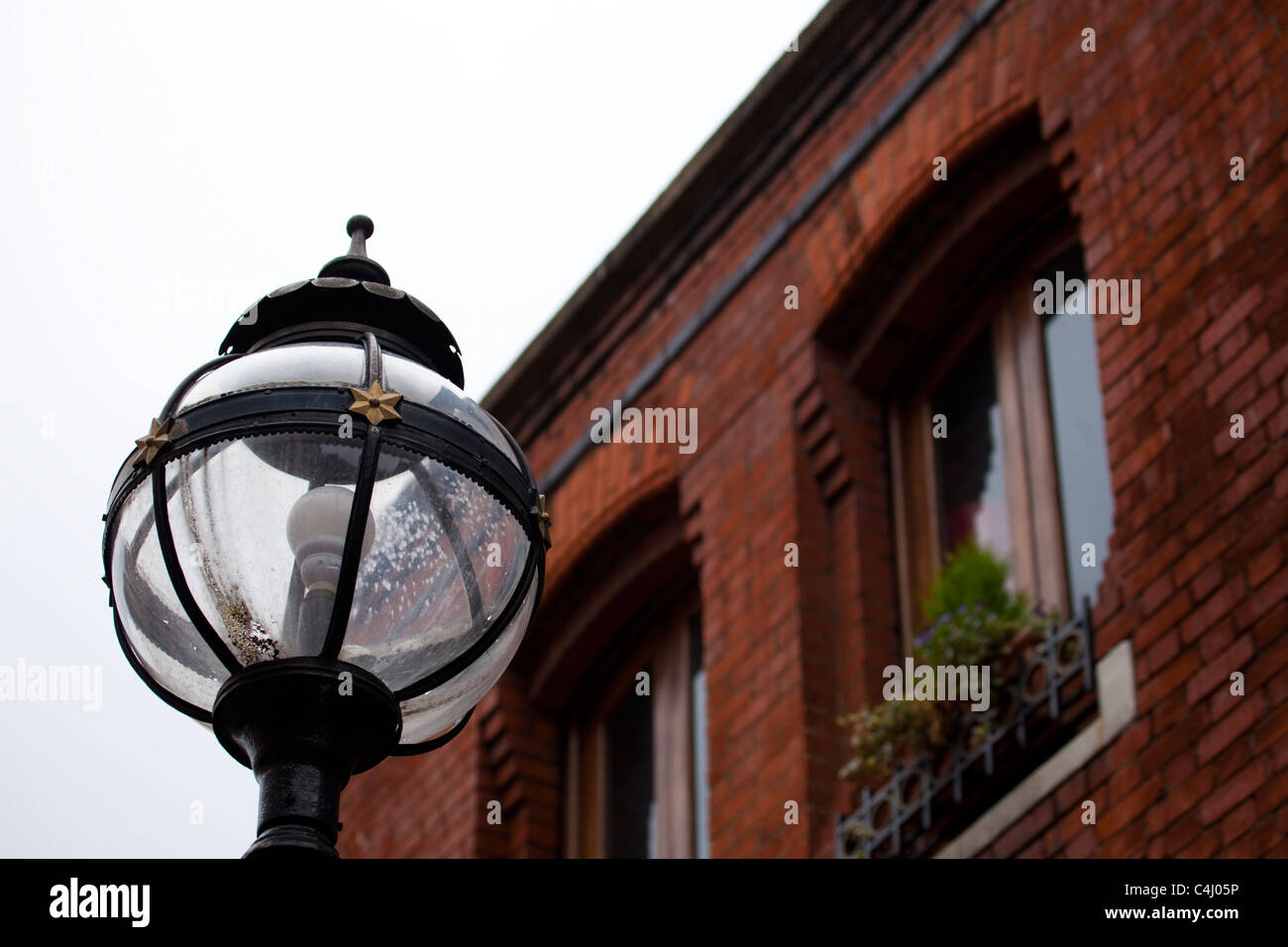 Globe lamp post light hi-res stock photography and images - Alamy