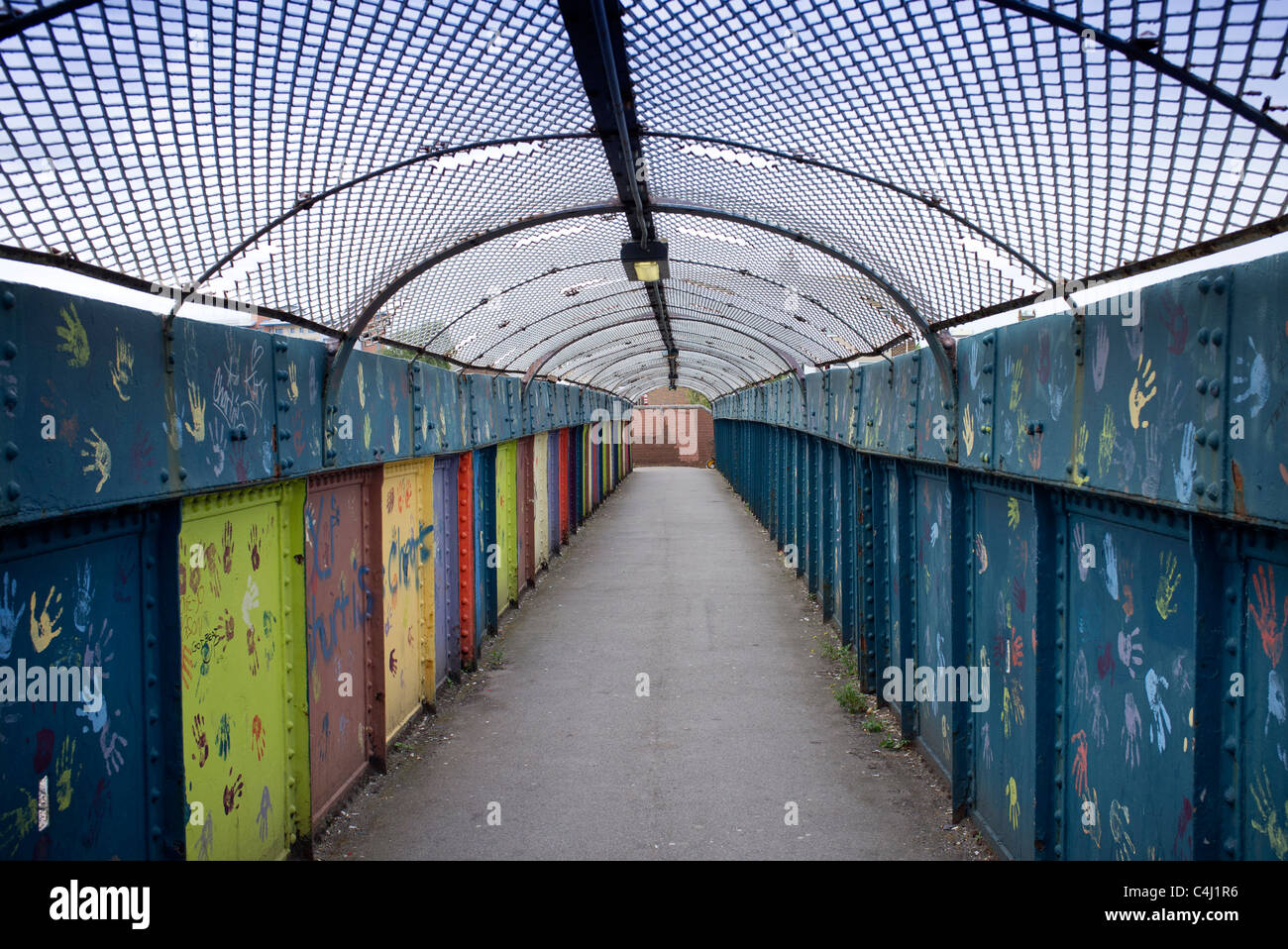 Bridge graffiti hi-res stock photography and images - Alamy
