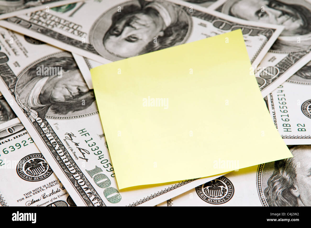 Empty Note card over american dollars Stock Photo - Alamy