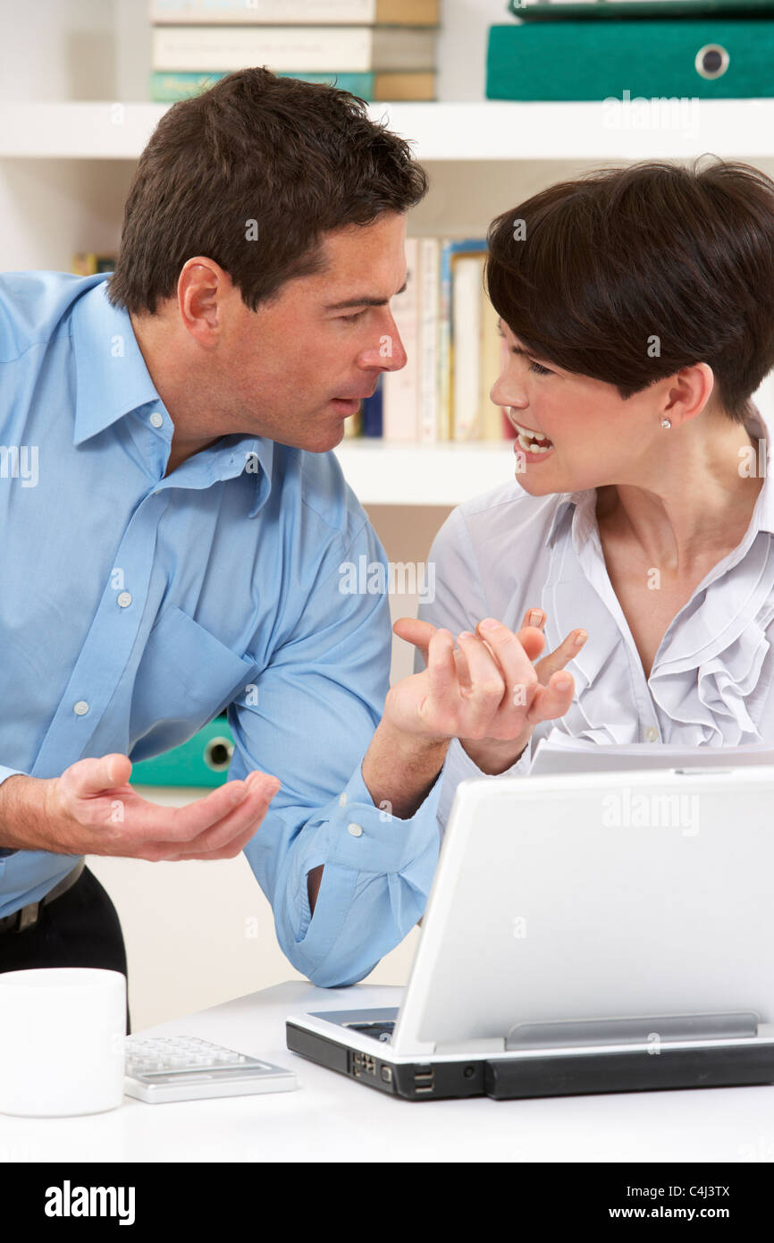 Couple arguing computer hi-res stock photography and images - Alamy