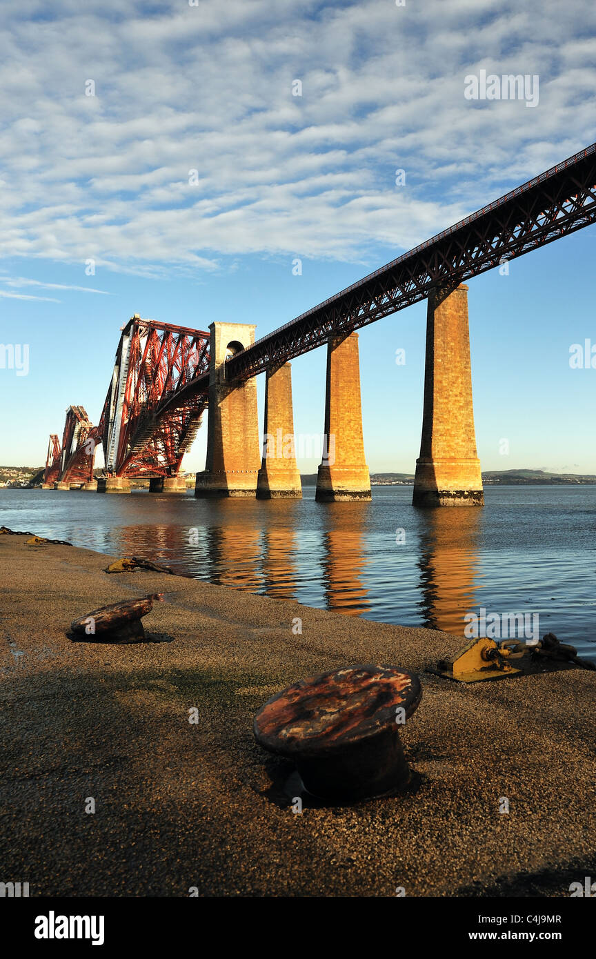 Cantilever railway bridge firth of forth east of scotland hi-res stock ...