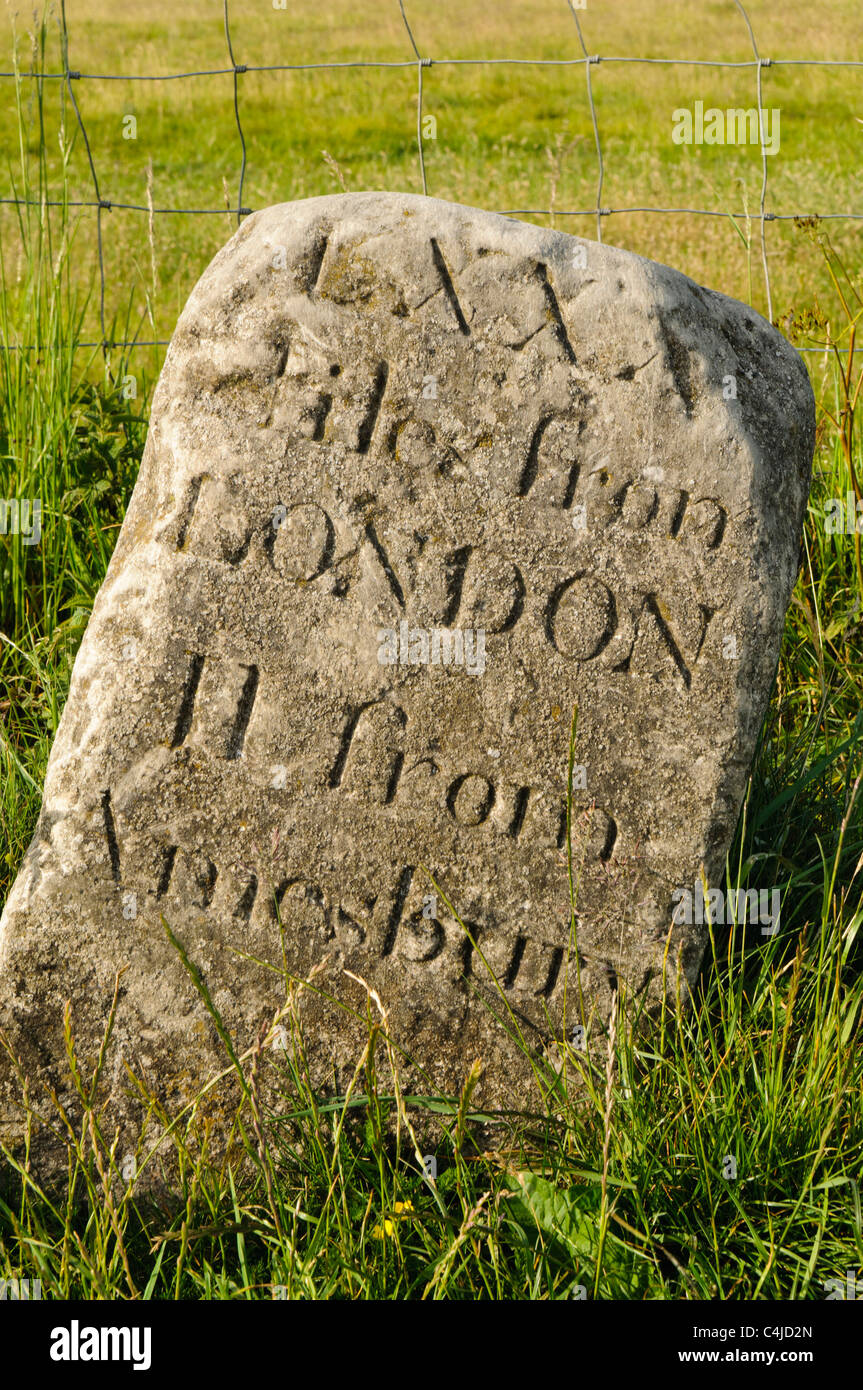 London milestone marker hi-res stock photography and images - Alamy