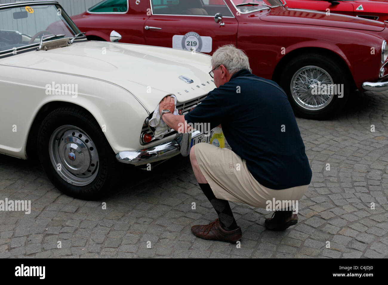 Polishing a classic car hi-res stock photography and images - Alamy