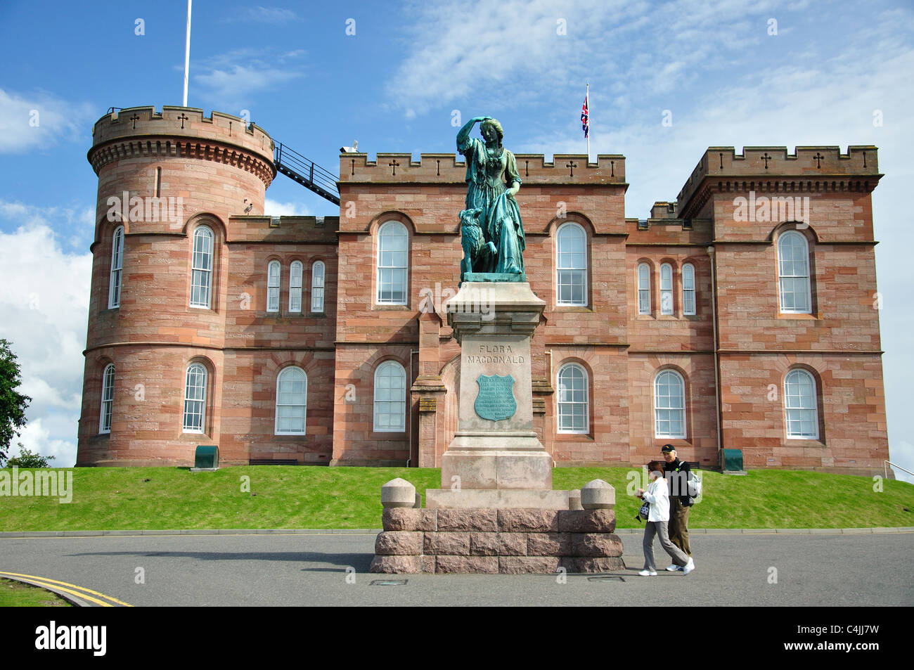 Inverness Castle and Flora Macdonald statue, Castle Hill, Inverness ...