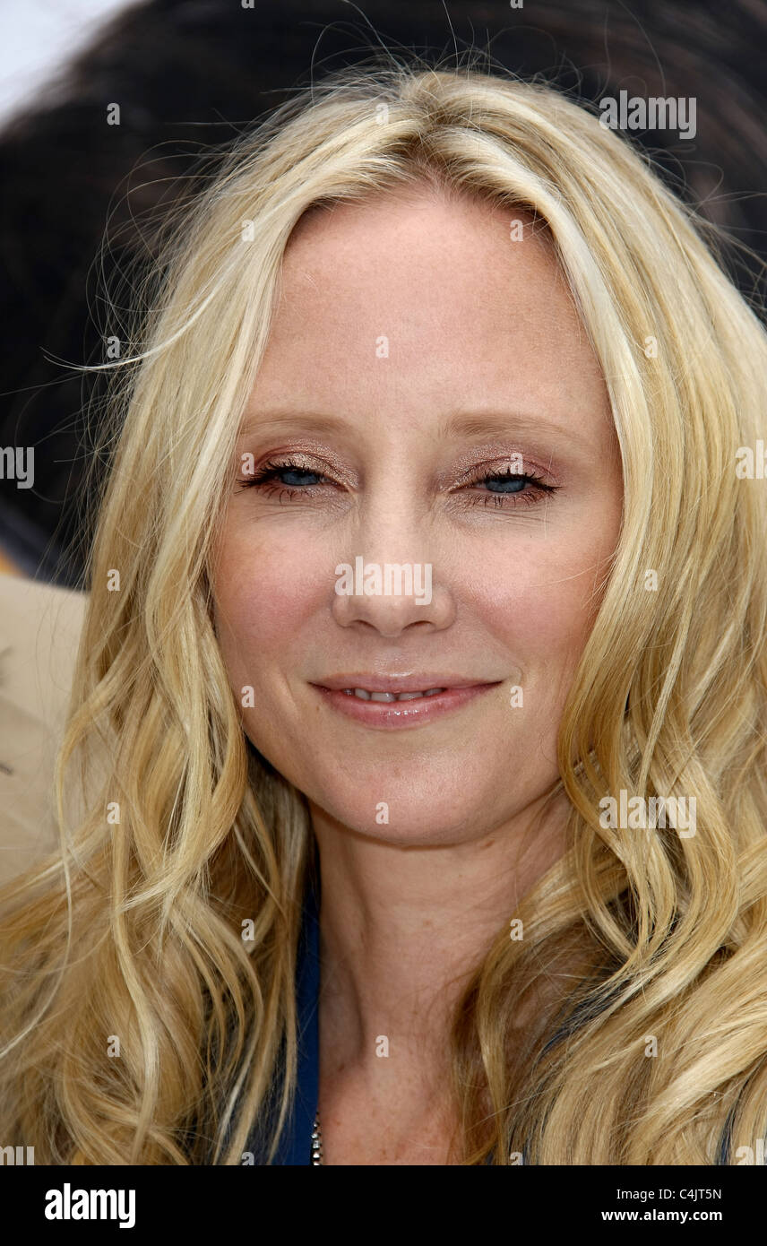 ANNE HECHE MR. POPPER'S PENGUINS LOS ANGELES PREMIERE HOLLYWOOD LOS ...