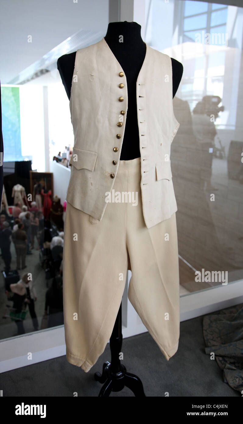 CLARK GABLE UNIFORM FROM MUTINY ON THE BOUNTY DEBBIE REYNOLDS HOLLYWOOD ...