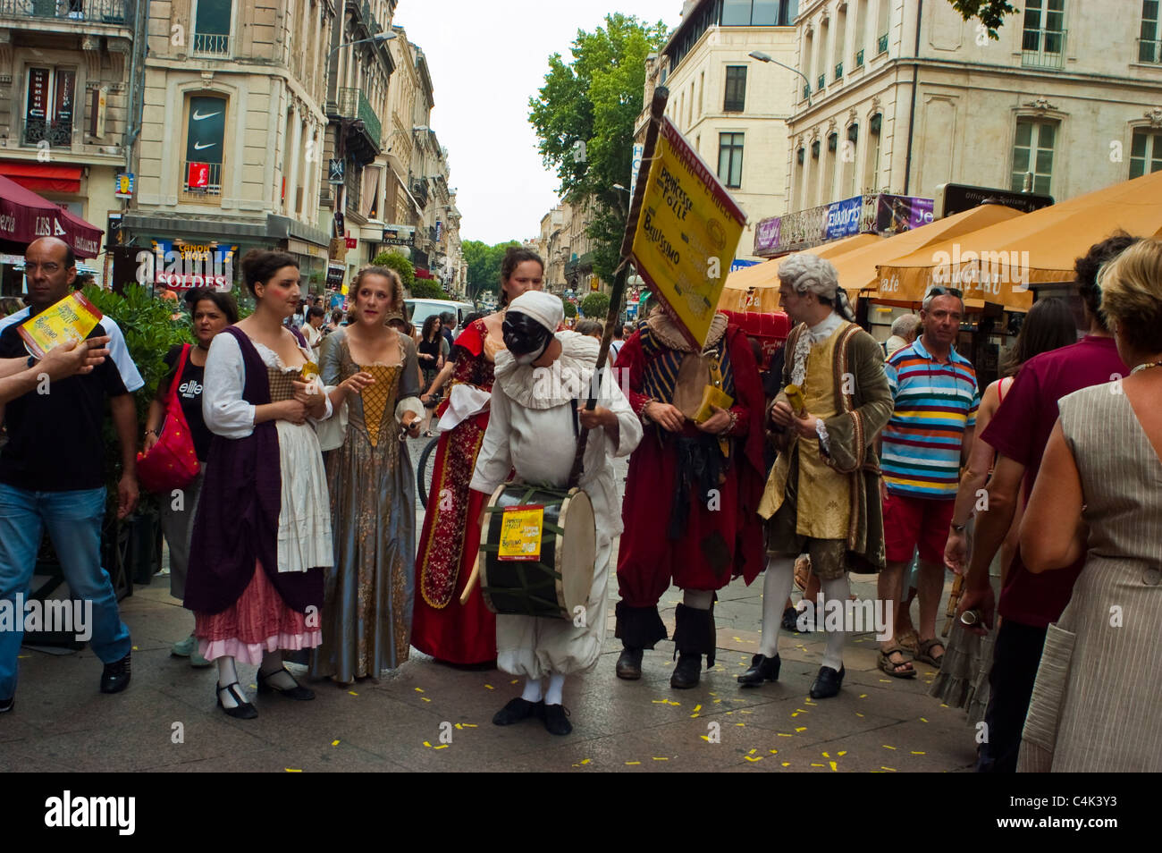 Street Actors High Resolution Stock Photography and Images - Alamy