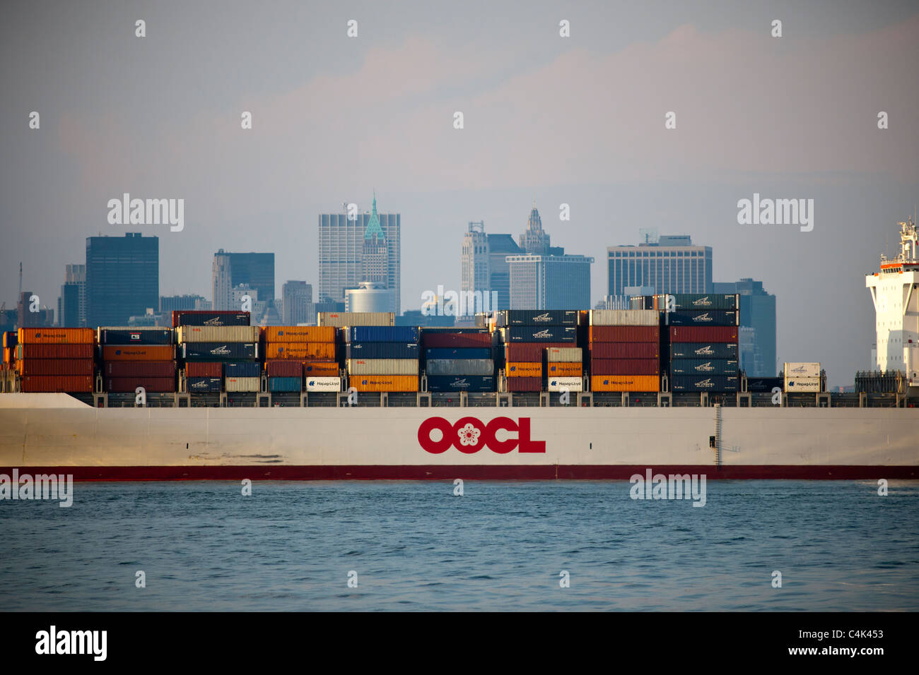 The OOCL line Laohsiung container ship in the New York and New Jersey ...