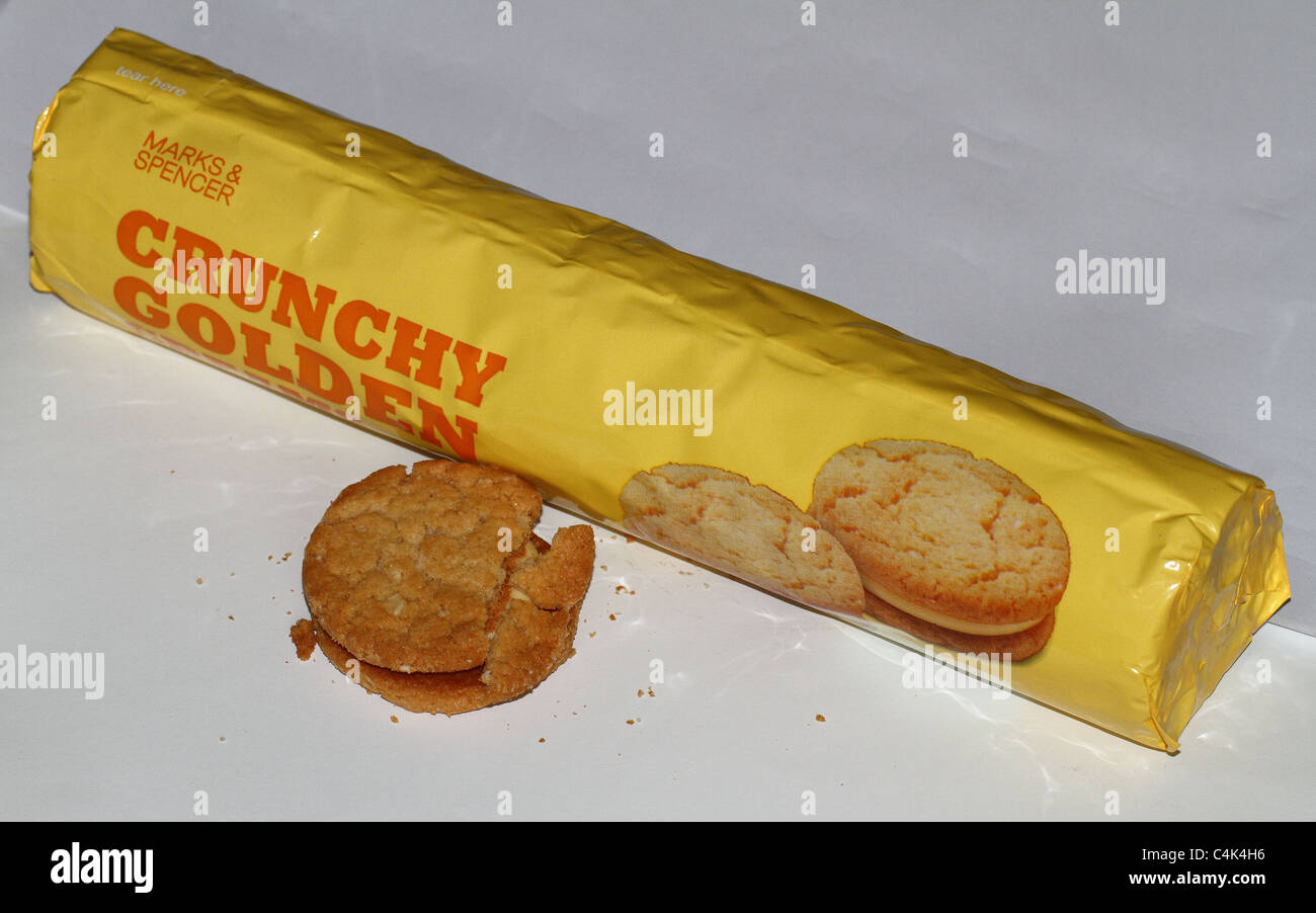 golden crunch biscuit Stock Photo - Alamy