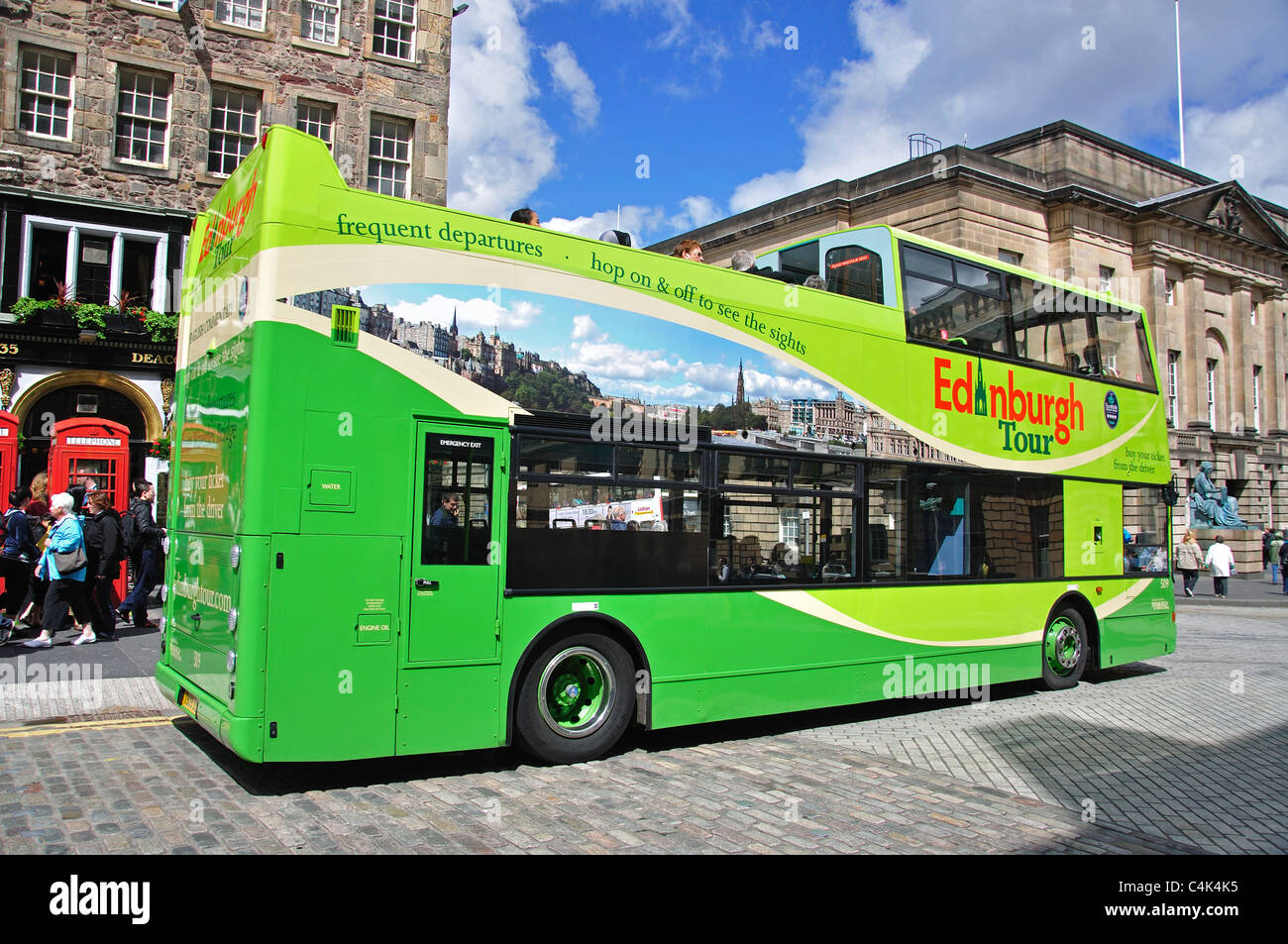 Sightseeing bus on Royal Mile, Old Town, Edinburgh, Lothian, Scotland ...