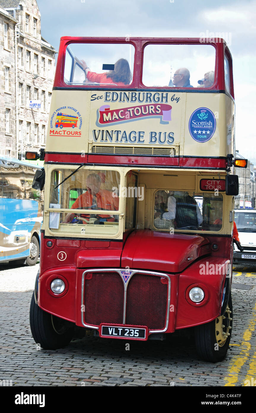 Vintage sightseeing bus on Royal Mile, Old Town, Edinburgh, Lothian ...