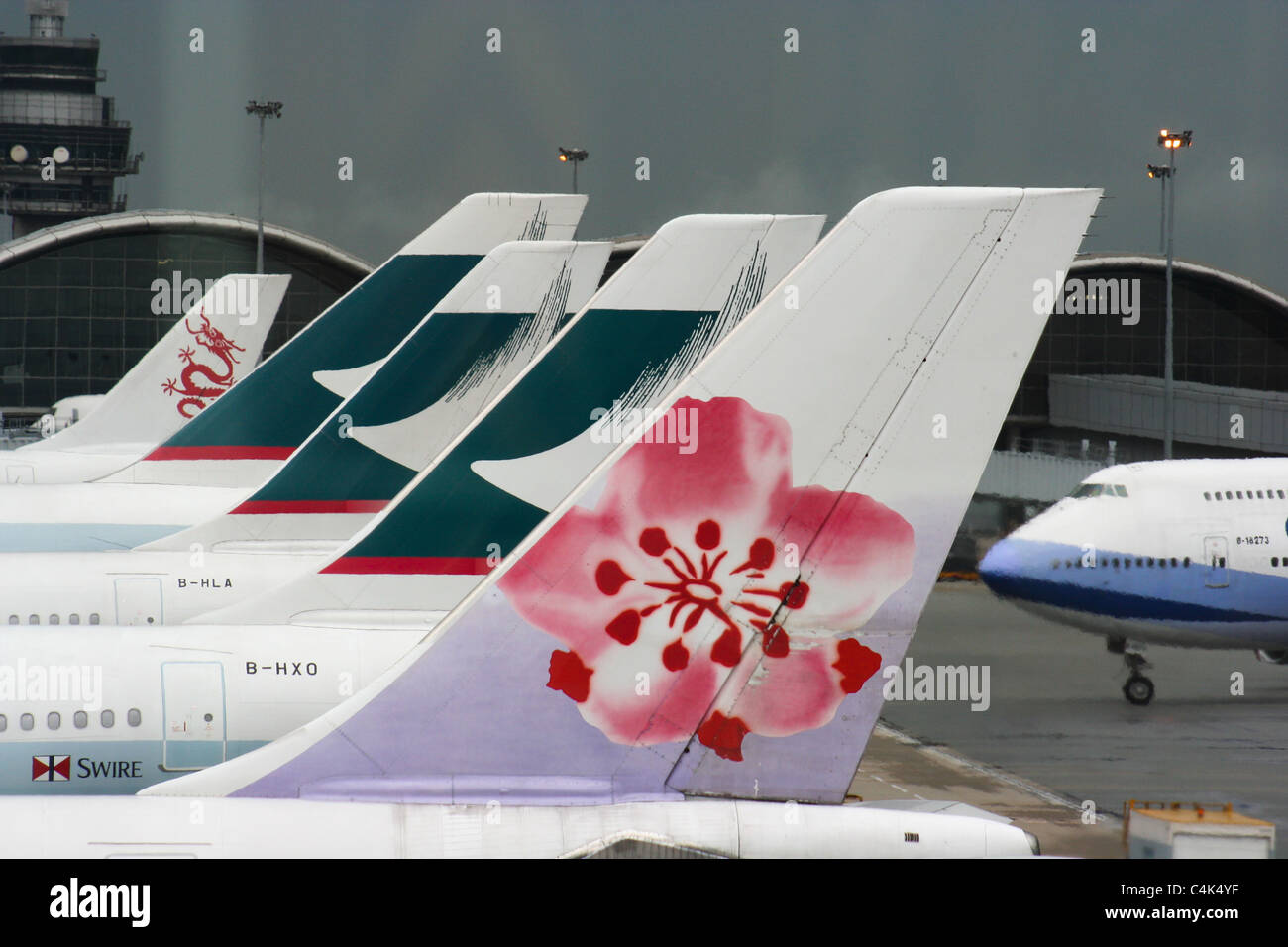 Cathay pacific plane hi-res stock photography and images - Alamy