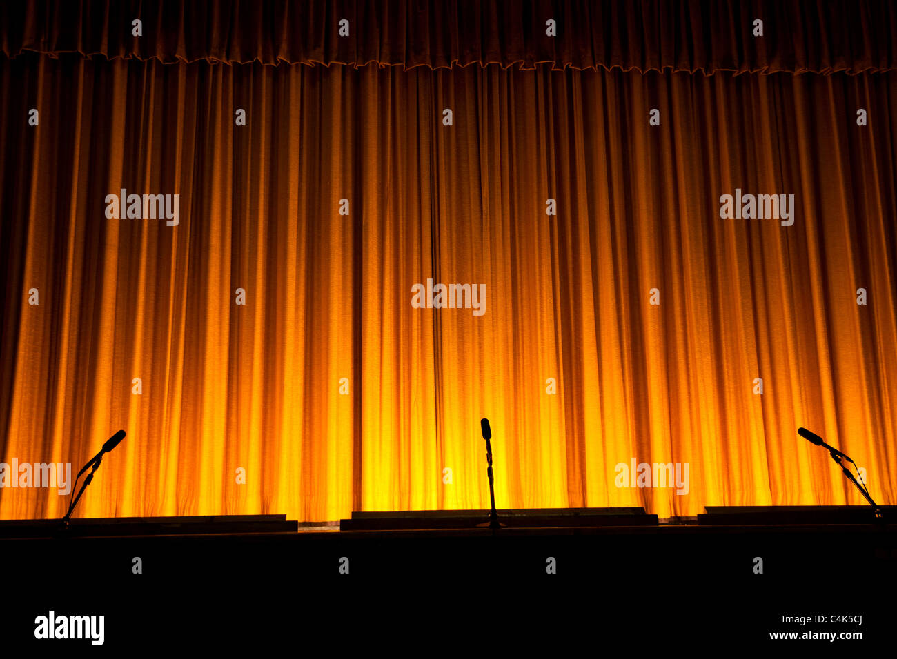 Stage curtain hi-res stock photography and images - Alamy