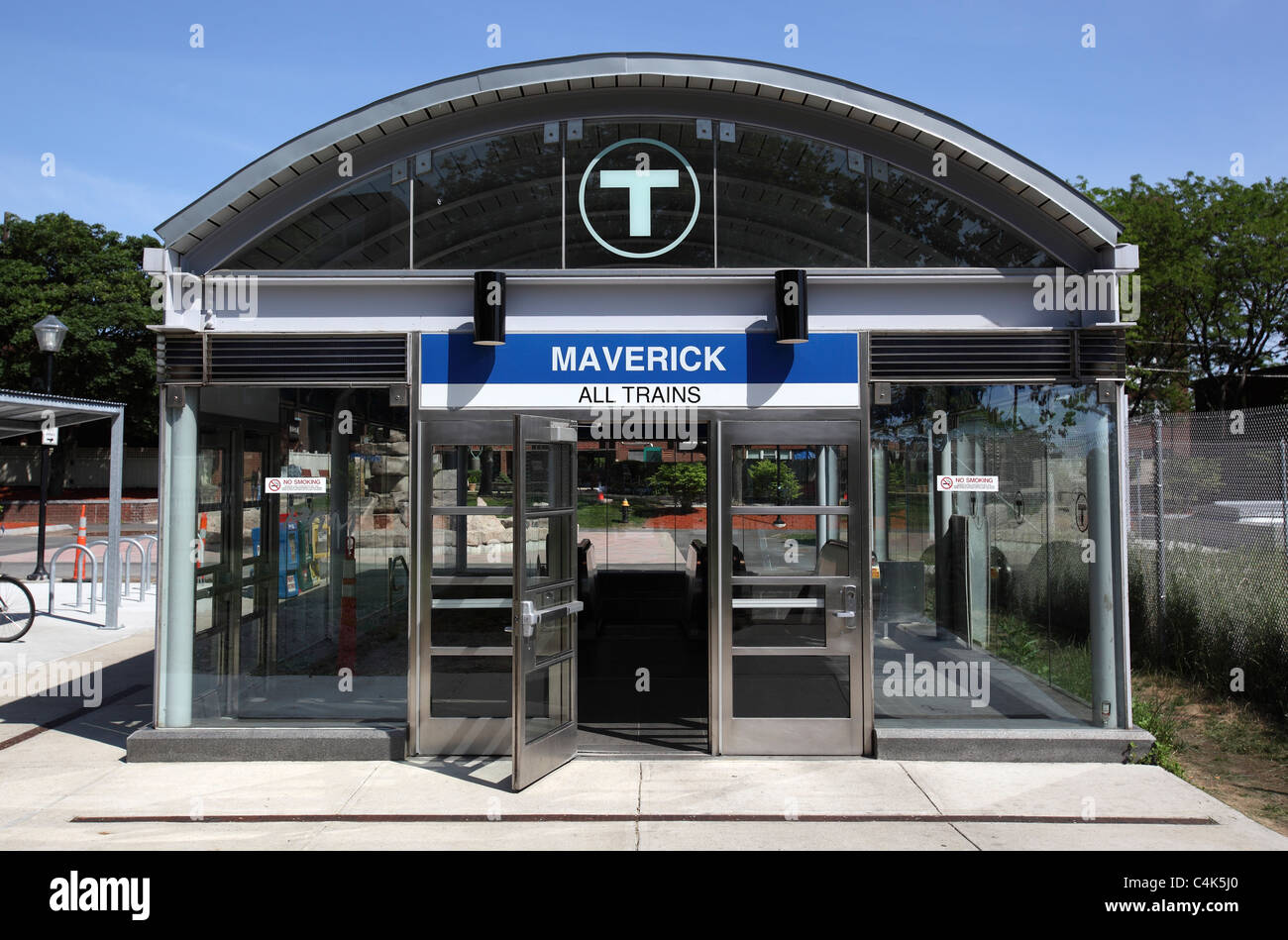 Entrance to the entrance to the subway hi-res stock photography and ...