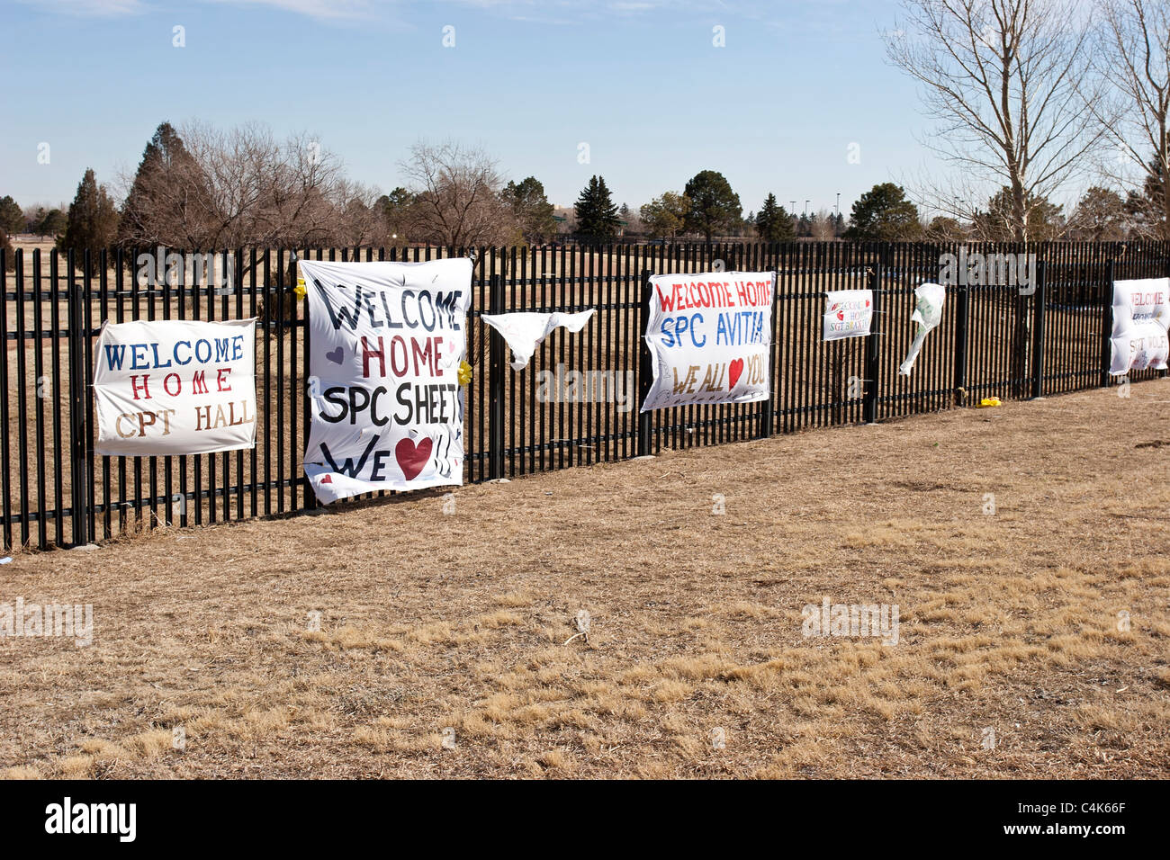 Fort Carson, CO - Sheets with welcome home messages drape a fence at ...