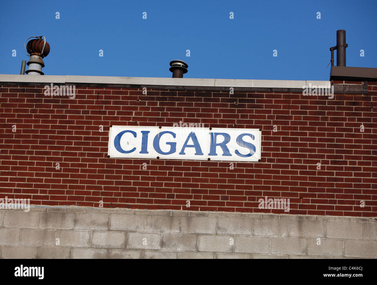 Side sign hi-res stock photography and images - Alamy