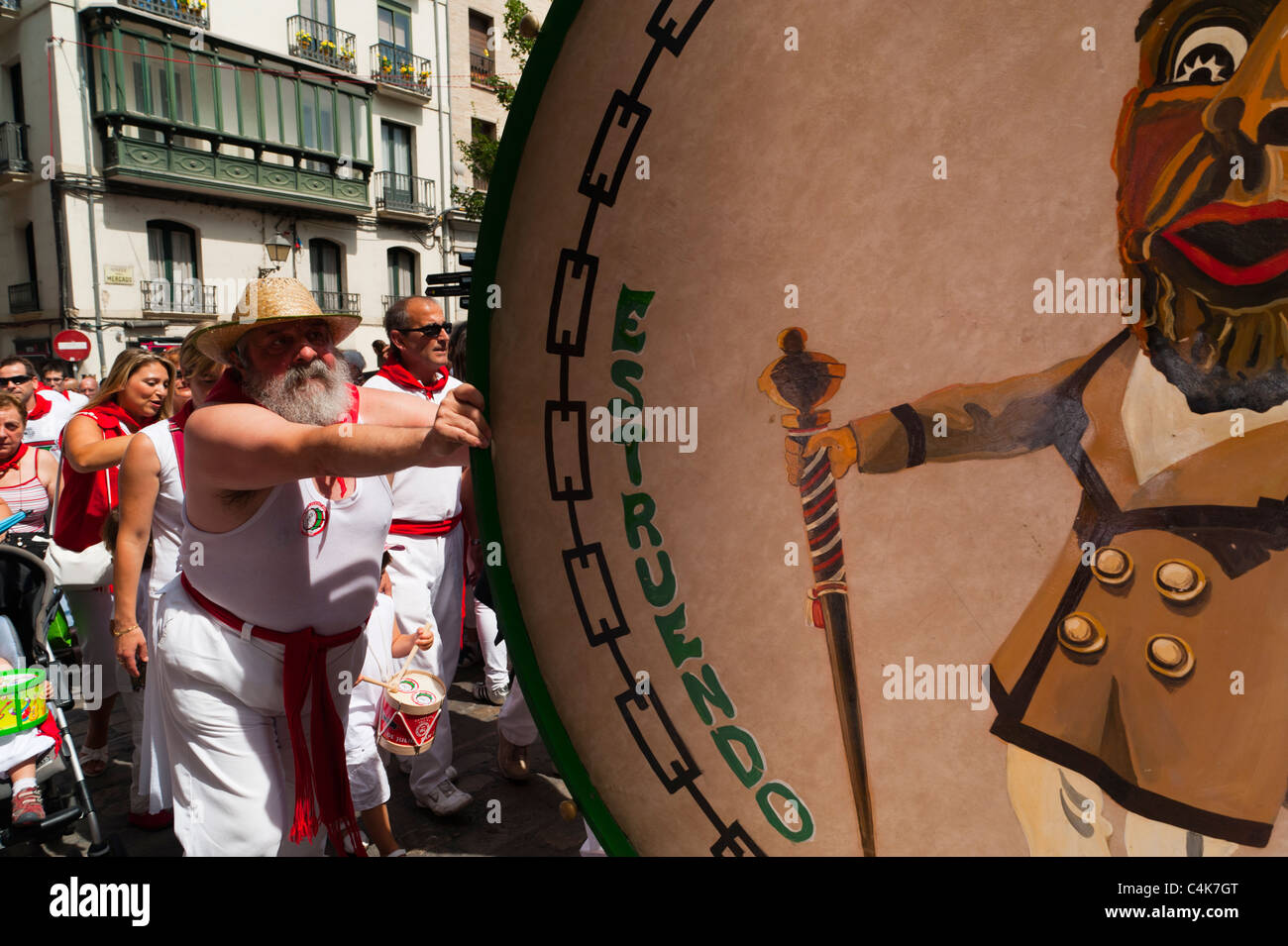 'El Estruendo' (drumming parade), San Fermín street-partying, Pamplona ...