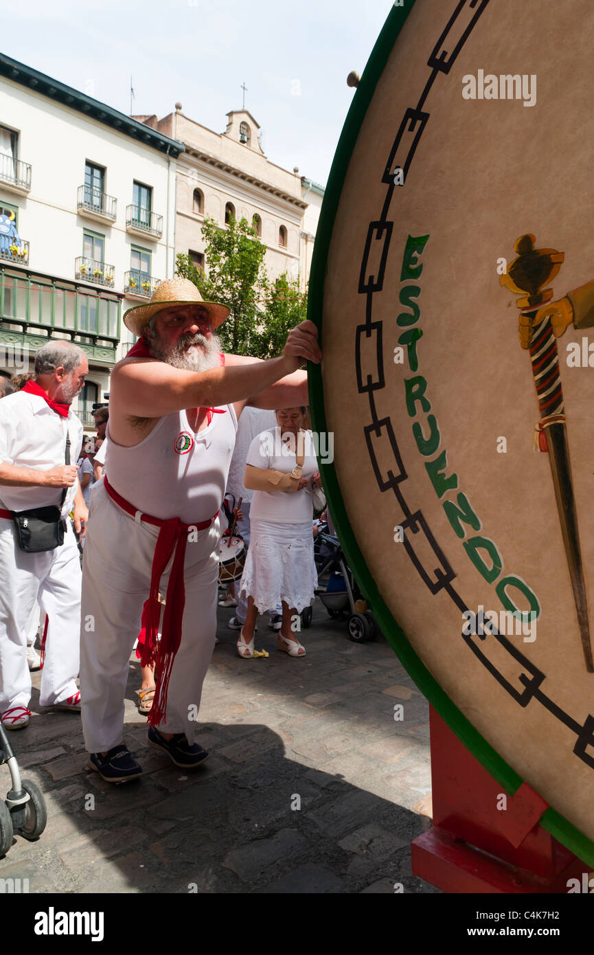 'El Estruendo' (drumming parade), San Fermín street-partying, Pamplona ...