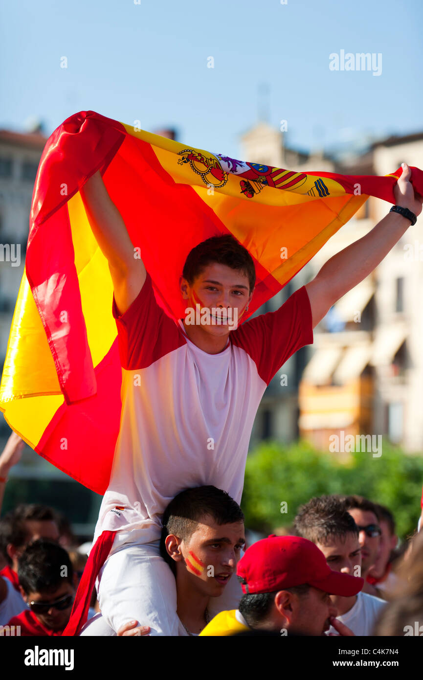Spanish supporters during the 2010 Fifa World Cup, San Fermín street ...