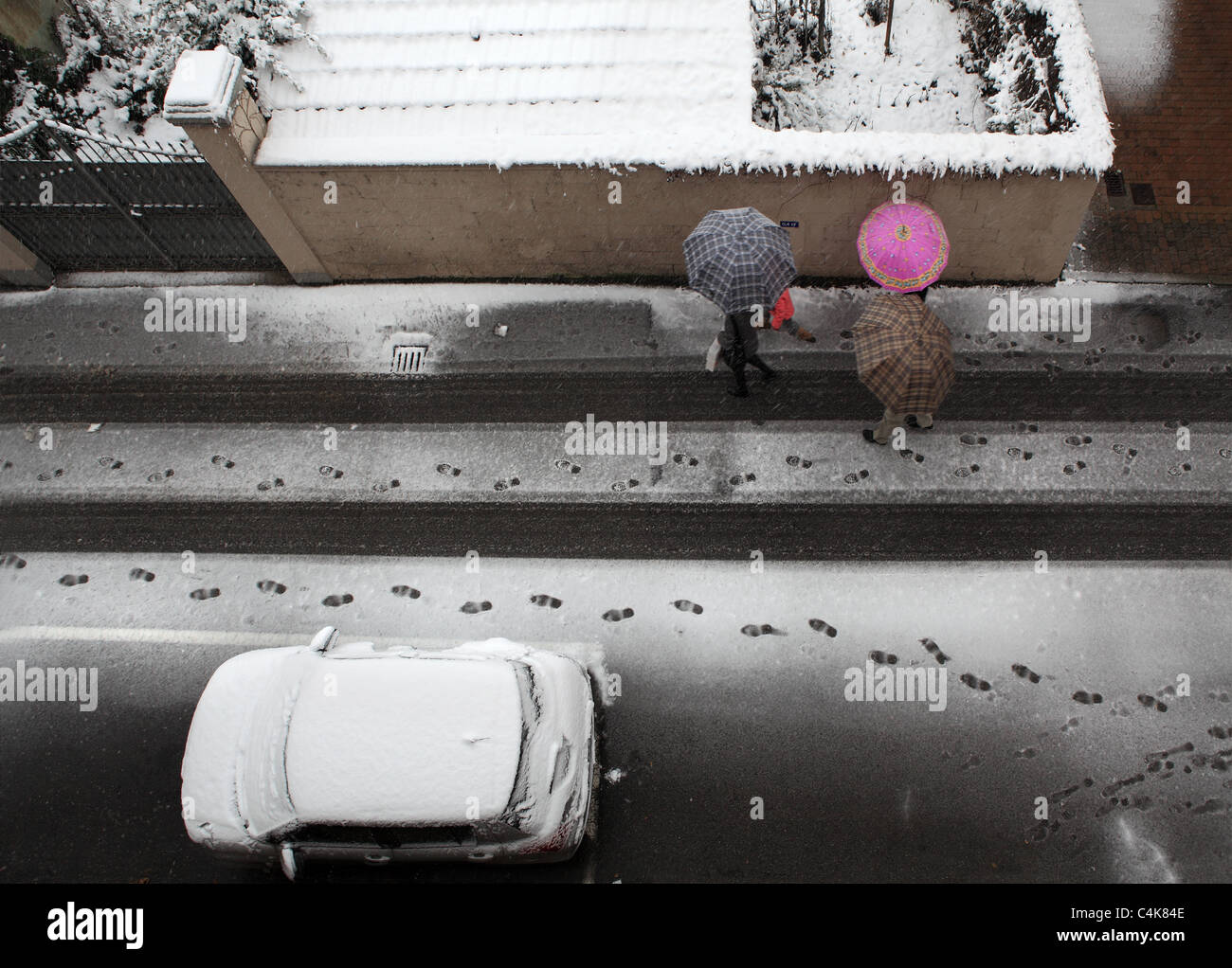 City street covered with snow hi-res stock photography and images - Alamy