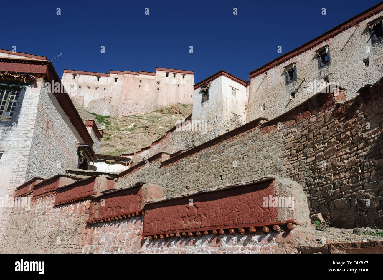 Landmark of an ancient castle in Tibet Stock Photo - Alamy