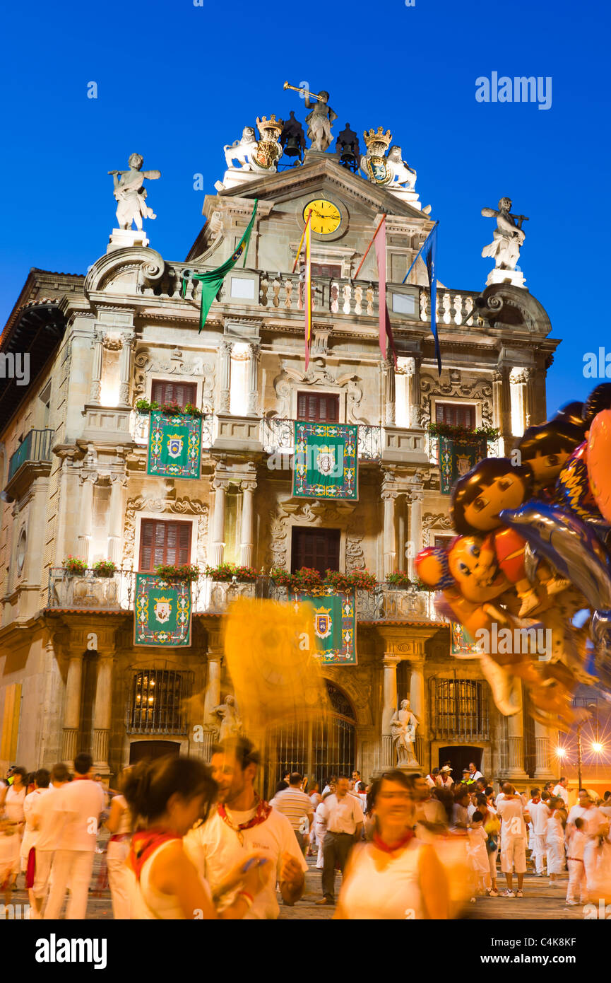 Pamplona people town square hi-res stock photography and images - Alamy