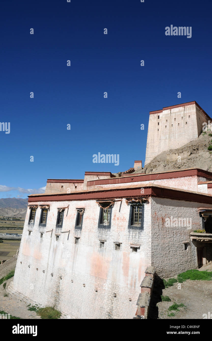 Landmark of an ancient castle in Tibet Stock Photo - Alamy