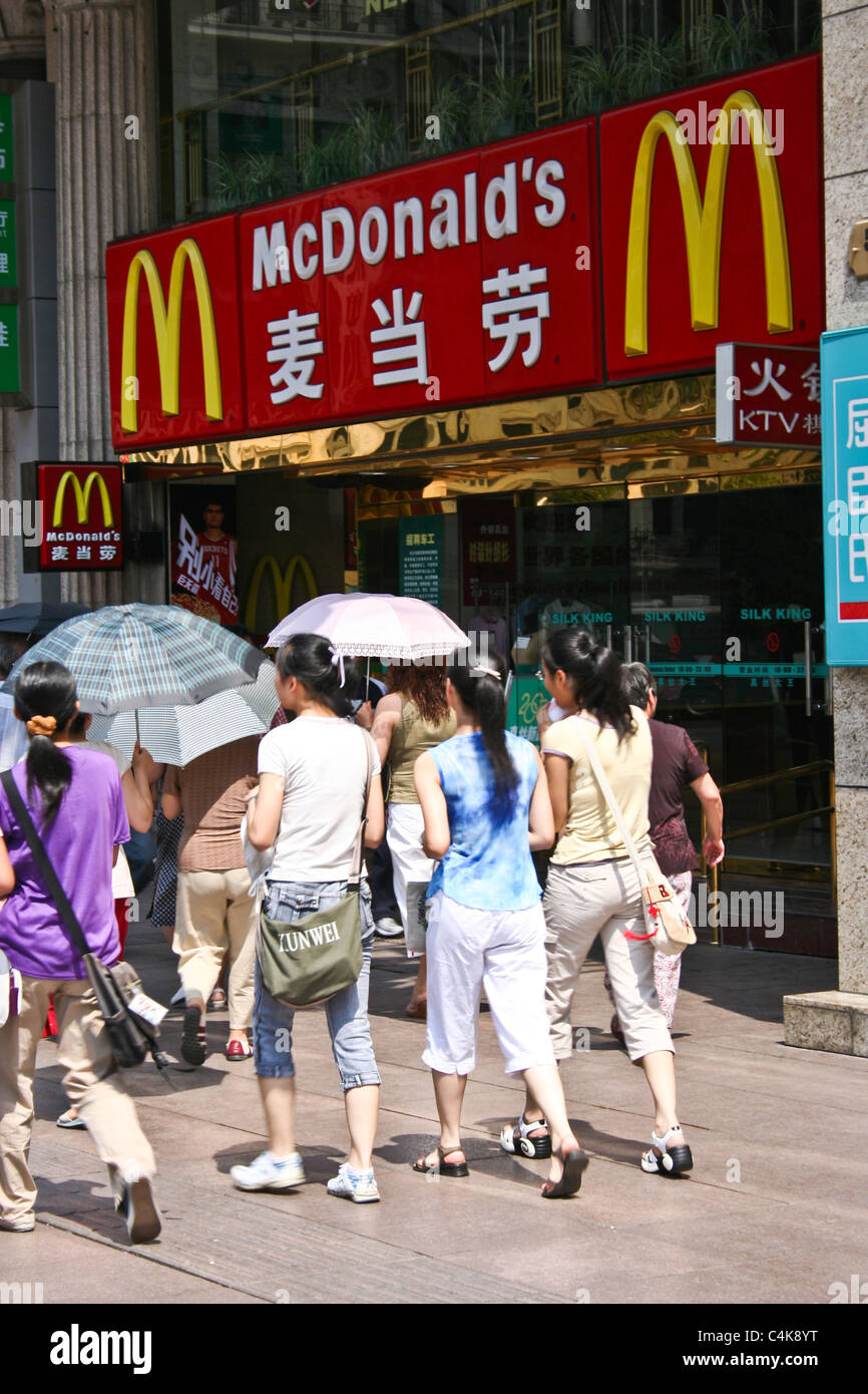 Macdonalds restaurant shanghai china street scene Stock Photo - Alamy