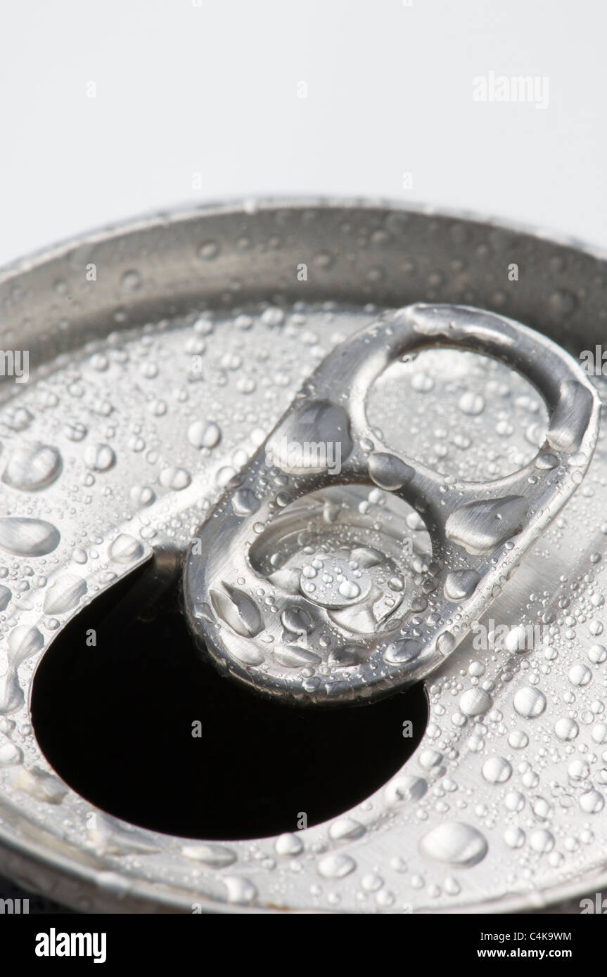 Close the open closure of a metal can of soda Stock Photo - Alamy