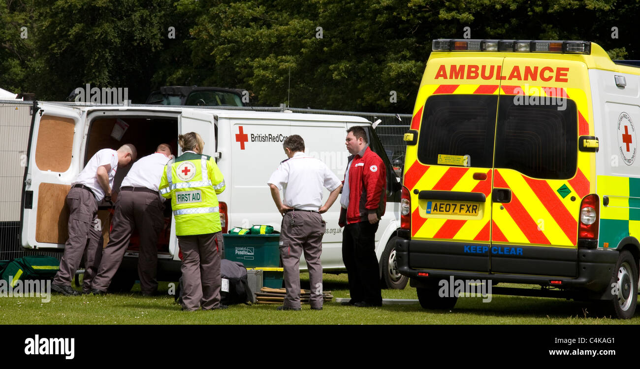 a ambulance medic paramedic emergency urgent healthcare first aid cpr ...