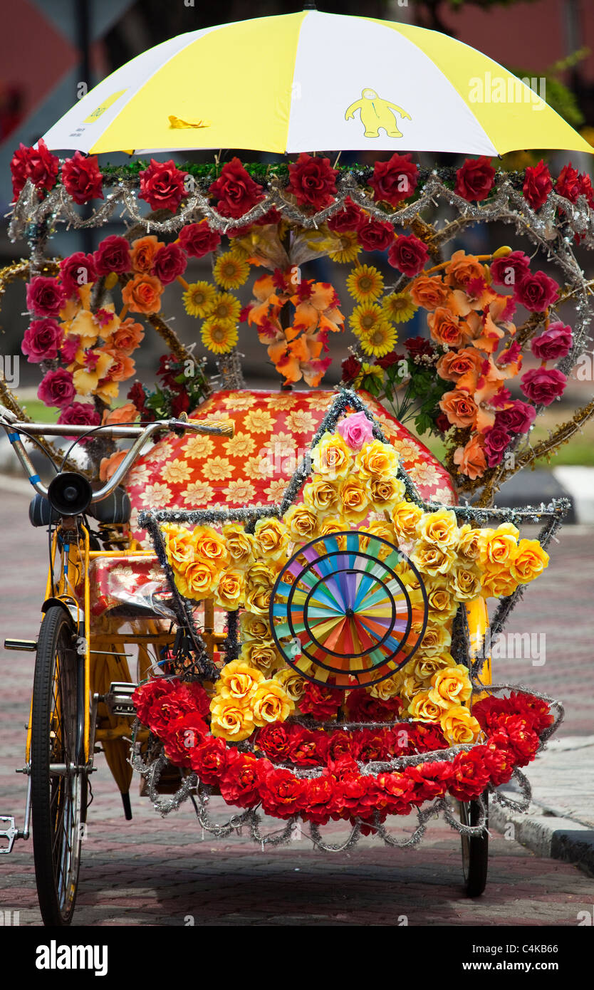 Colourful rickshaw hi-res stock photography and images - Alamy