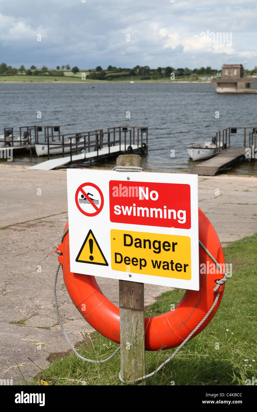 Anglers boats at Blithfield reservoir Stock Photo - Alamy
