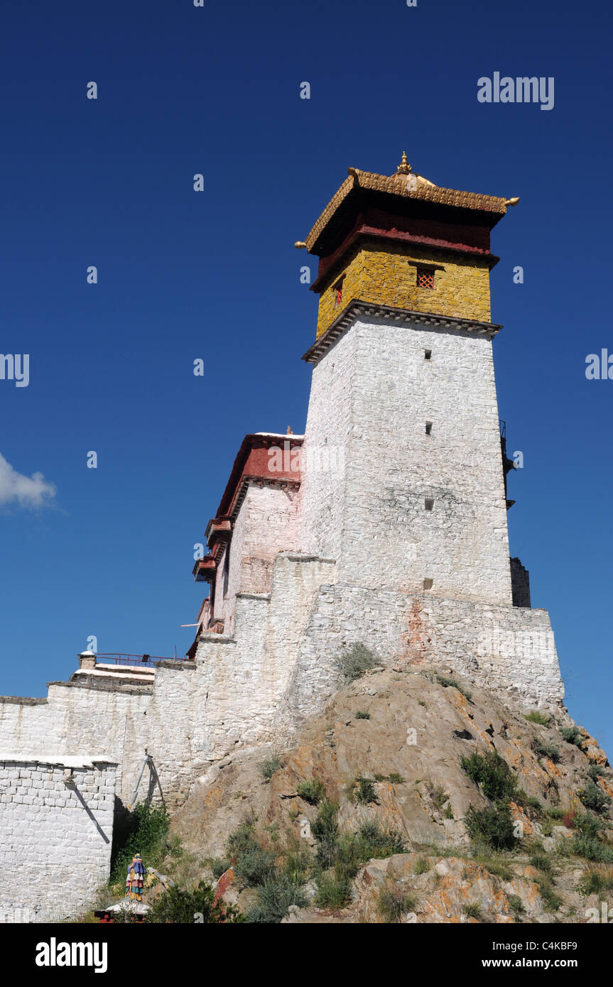 Landmark of an ancient palace in Tibet Stock Photo - Alamy