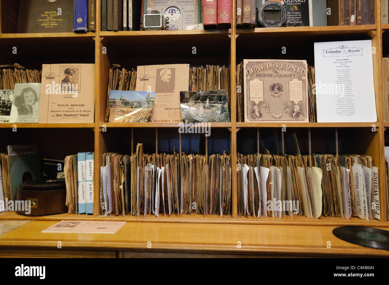 45 records 1950s hi-res stock photography and images - Alamy