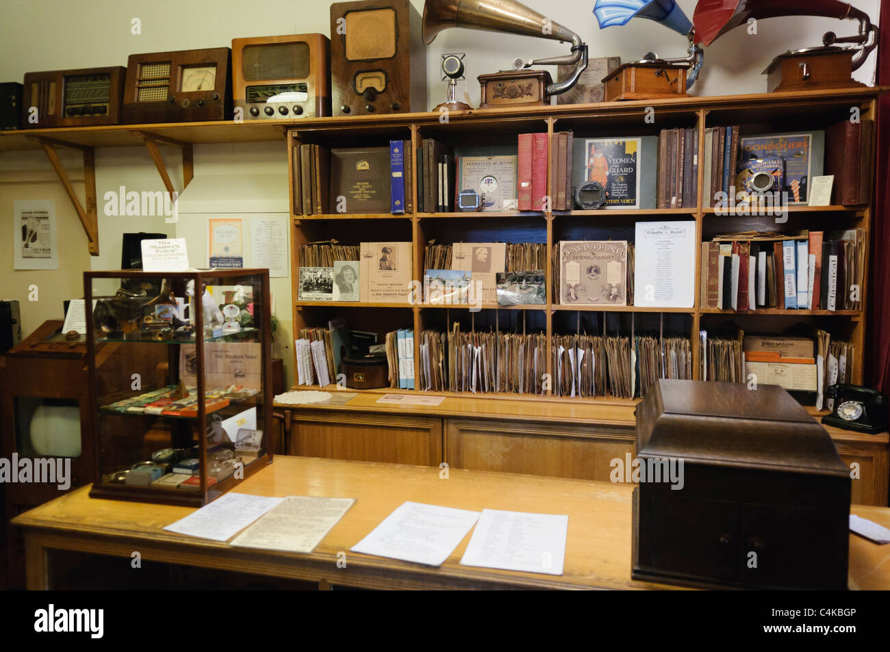 Old bakelite vinyl hi-res stock photography and images - Alamy