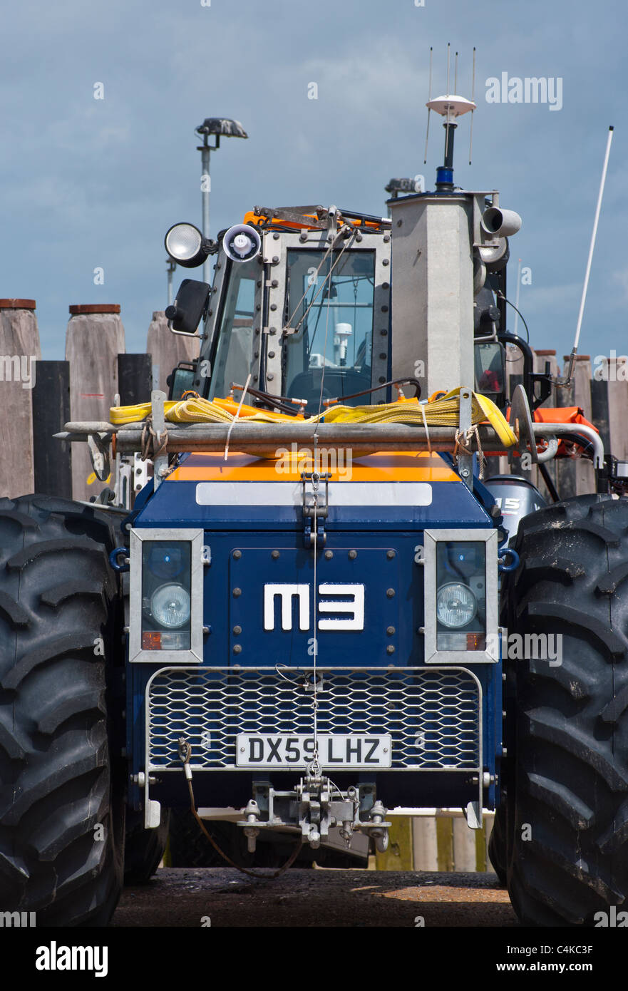 Rnli lifeboat and launch tractor hi-res stock photography and images ...