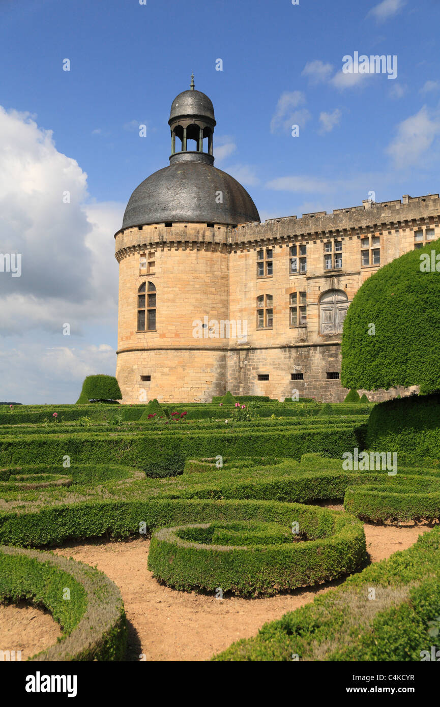 Formal French gardens with geometric Box hedges and topiary ...